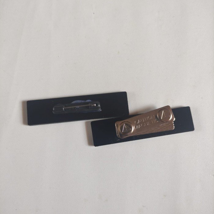 Papan Nama Dada Pin Name Tag Custom Akrilik Doff Magnet Penitik Laser ...